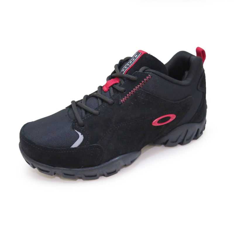 Tênis Oakley Attack Black Red os melhores preços | Clique e confira!